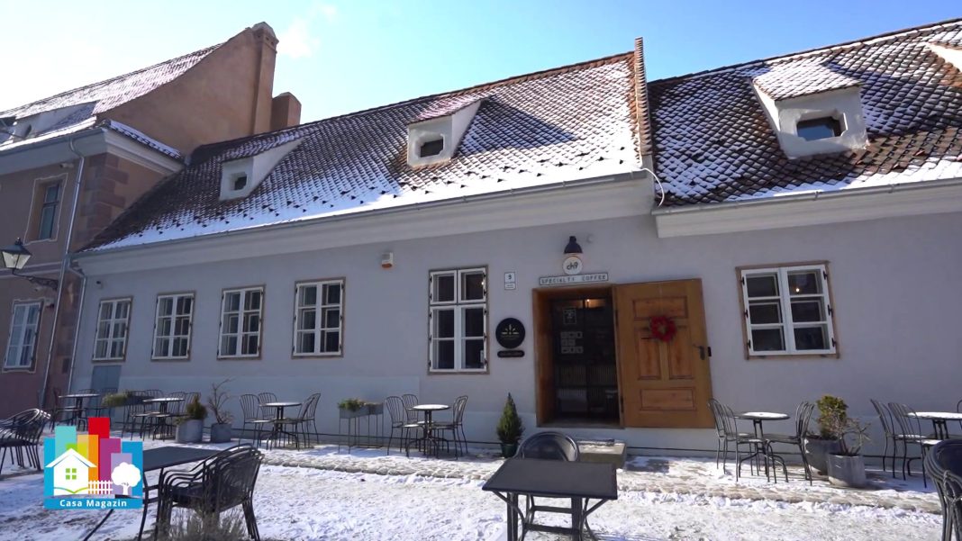 Restaurarea spectaculoasă a unei clădiri brașovene; cafeneaua CH9 și ...